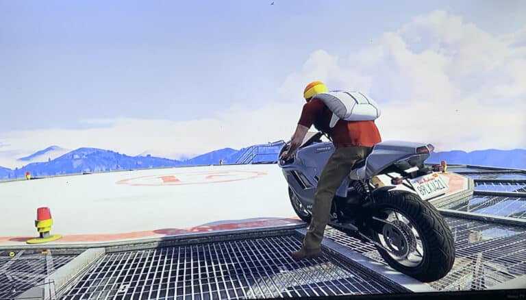 How to Use Parachute in GTA 5 - Grand Theft Fans